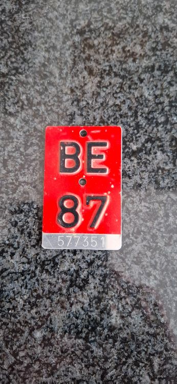 Velonummer BE87 rot/ schwarz (Gebraucht) in Tägertschi für CHF 4 – mit ...