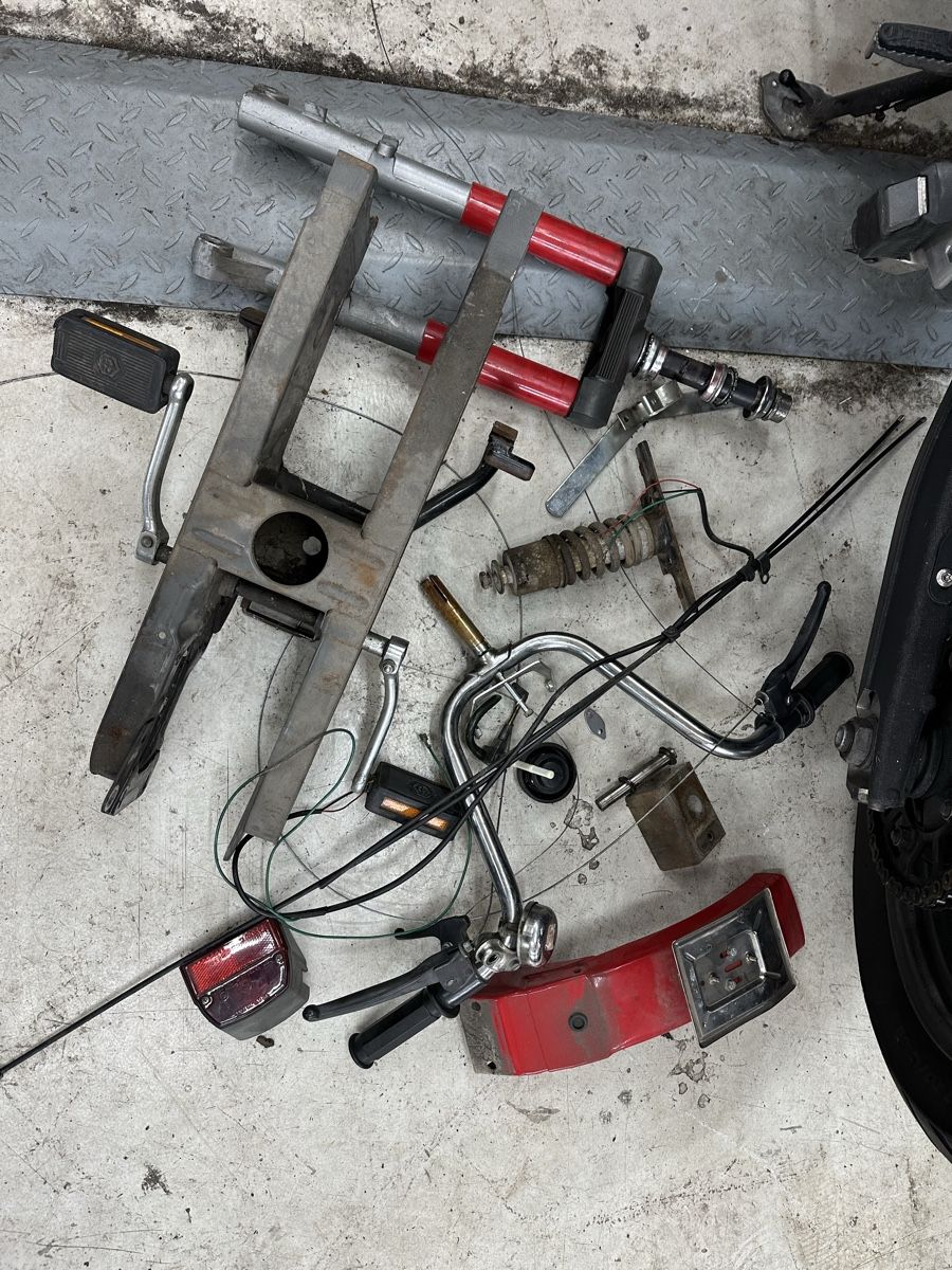 Piaggio SI Gabel Lenker Pedale und Teile ab 1.00 (Defekt) in Bösingen ...