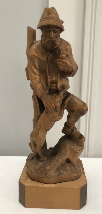 Holzfigur, geschnitzt, Jäger mit Pfeife und Hund (Gebraucht) in Kriens ...