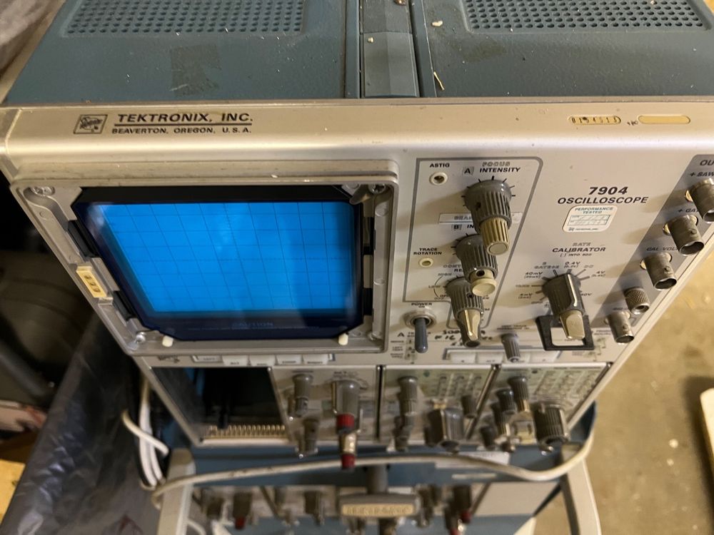 Tektronix oscilloscope 7904 avec meuble | Kaufen auf Ricardo