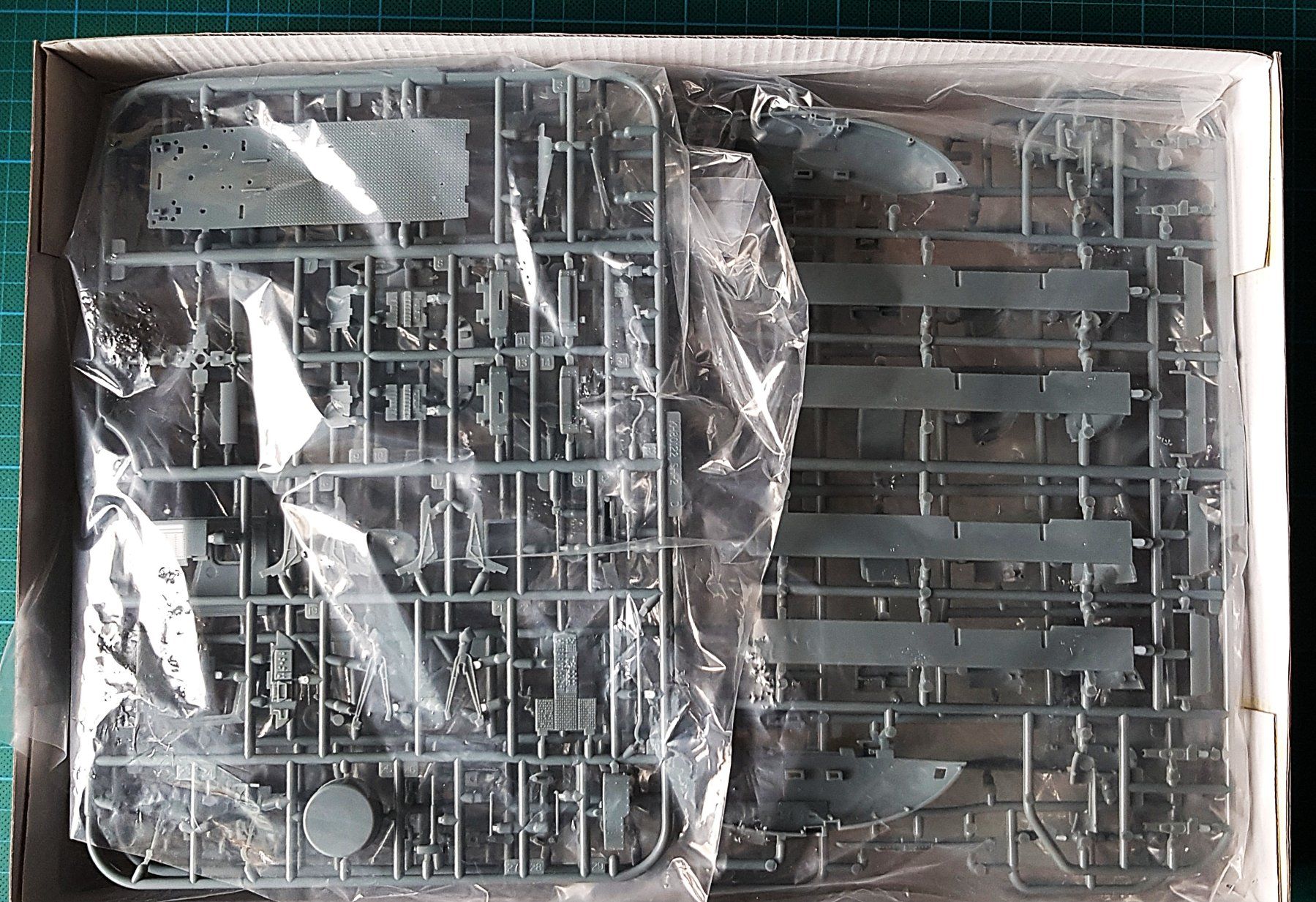 Helikopter U.S. NAVY, SH-2F "Seasprite" Kitty Hawk 1:48 (Neu (gemäss ...