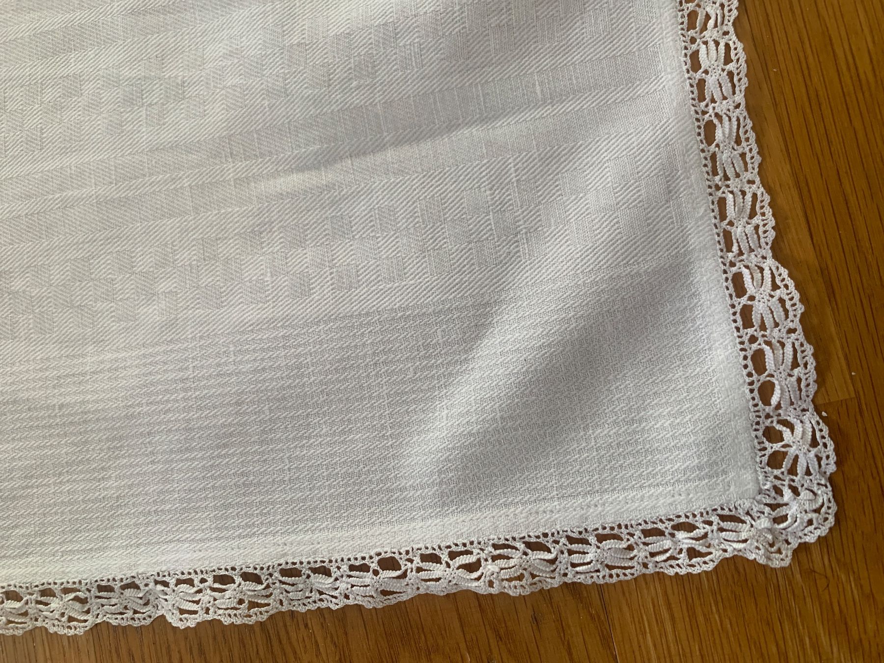 Antike Tischdecke Damast mit Spitzen 53 x 60 cm (Gebraucht) in ...