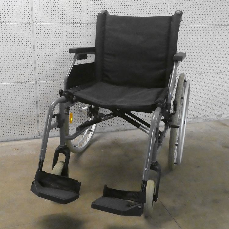 Rollstuhl Tomtar SB 52 cm, Zusatzbremsen, nur CHF 189 (Gebraucht) in Lengnau für CHF 189 – mit ...