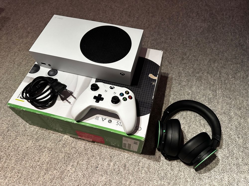 Xbox Series S + Xbox Wireless Headset (Gebraucht) in für CHF 155 – mit ...