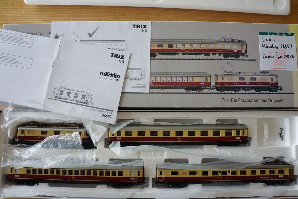 Märklin 26557, Re 4/4 I TEE + 3 Personenwagen (Gebraucht) in Biel ...