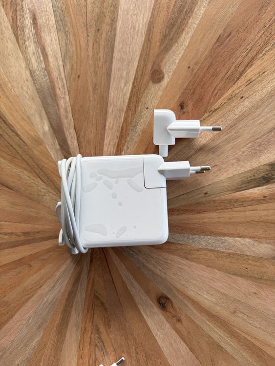 Original Adapter für MacBook Air Pro Ladegerät Apple (Gebraucht) in St ...