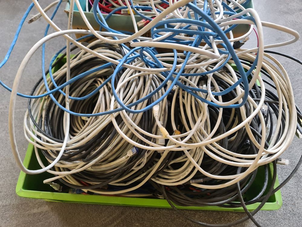 Posten Internetkabel in div. Farben und Längen ab 1.- (Gebraucht) in ...