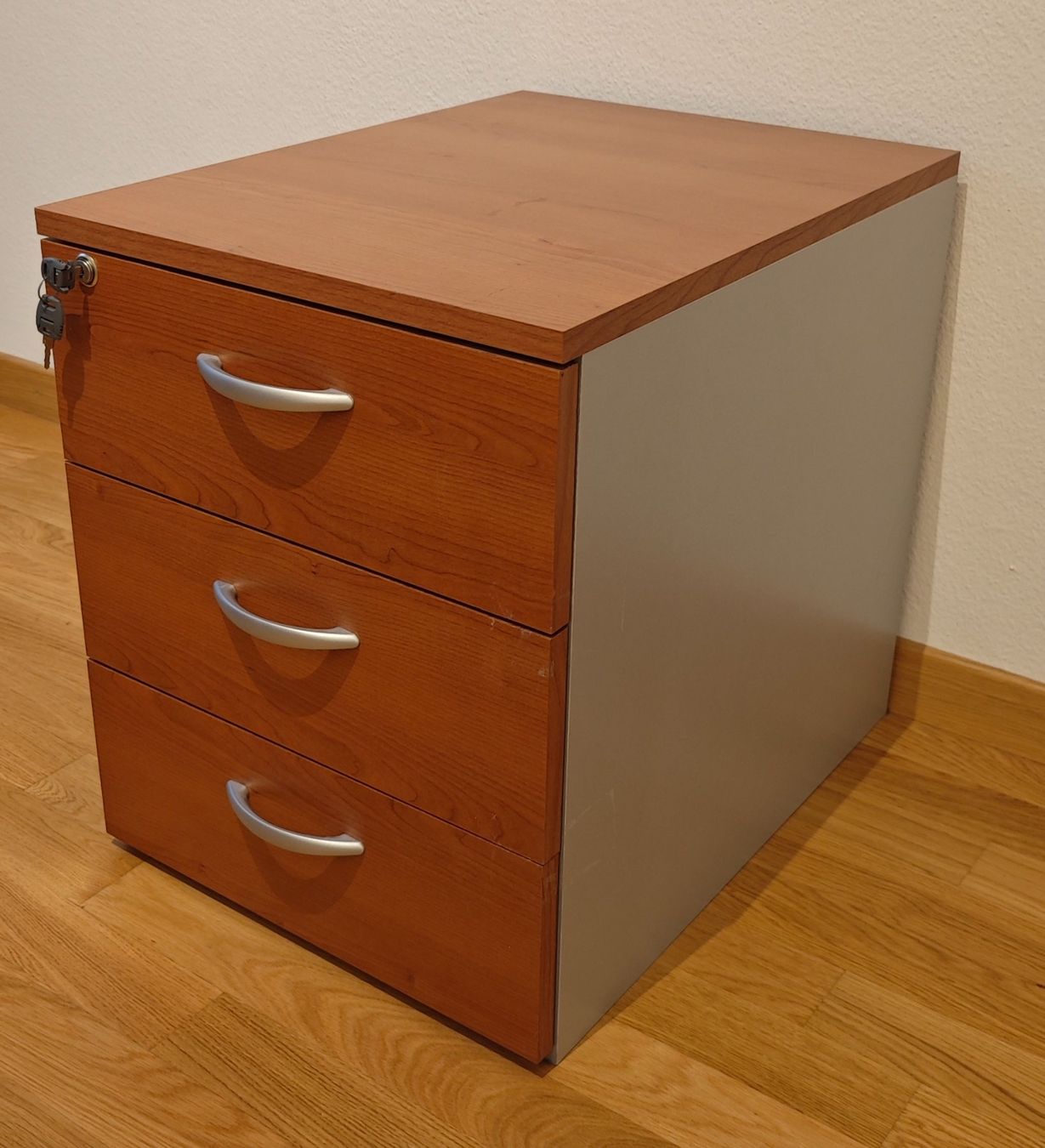Korpus - Holz, braun-grau (Front weiss foliert), 2 Schlüssel (Neu ...
