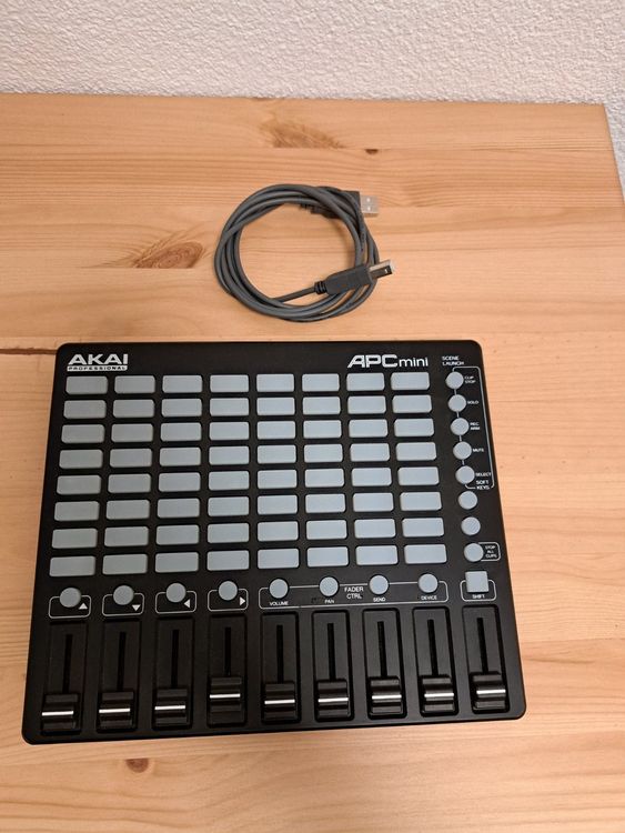 AKAI APC Mini Midi Controller (Gebraucht) in Lohn-Ammannsegg für CHF 41 ...