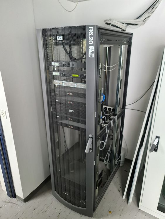 6/92 HP Rack bzw. Serverschrank auf Rädern ab 1.- (Gebraucht) in Necker ...