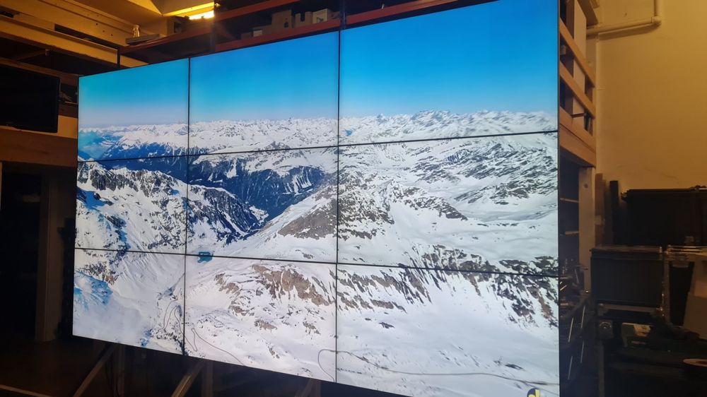 NEC Multi Display TV Wand komplet 3m x 1.7m (Gebraucht) in Möhlin für CHF 3000 – nur Abholung ...