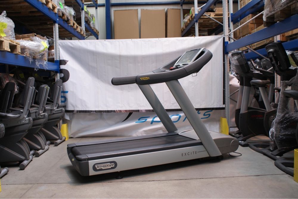 TECHNOGYM RUN EXCITE 900 TV (Gebraucht) in Geneve für CHF 2500 – nur ...