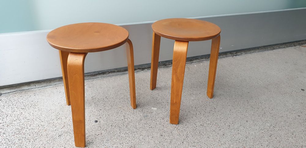 2 Horgen Glarus 3-Bein Hocker (2) | Kaufen auf Ricardo