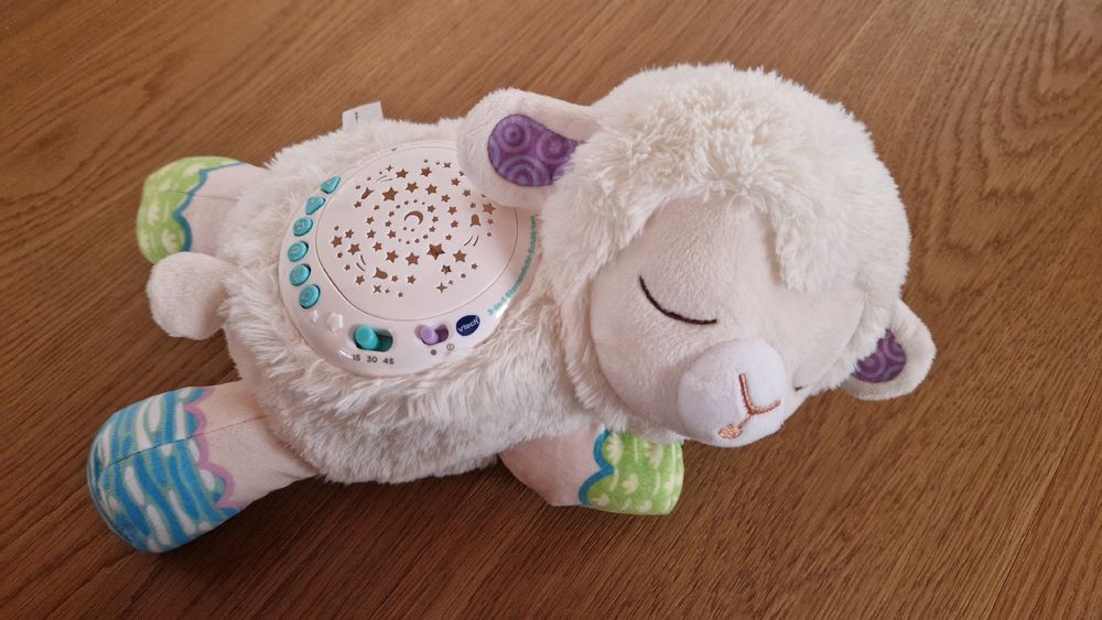 Schlaf gut Schaf mit Sternenprojektor und Musik 🐑 (Gebraucht) in Falera ...