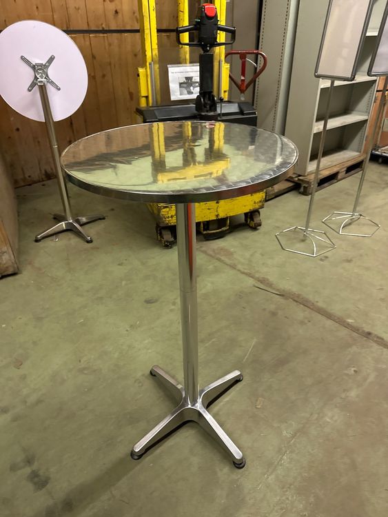 Bistrotisch Stehbar und klappbar 60cm und 112cm hoch (Gebraucht) in ...