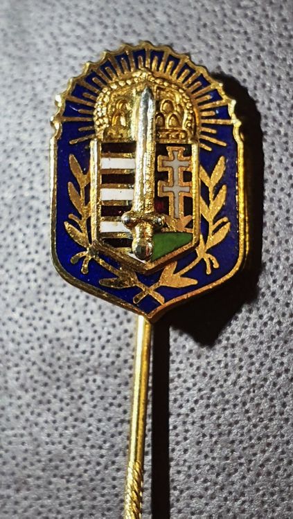 R423 - Anstecknadel Gemeinde Wappen Schwert (Gebraucht) in Reinach BL für CHF 5 – mit Lieferung ...