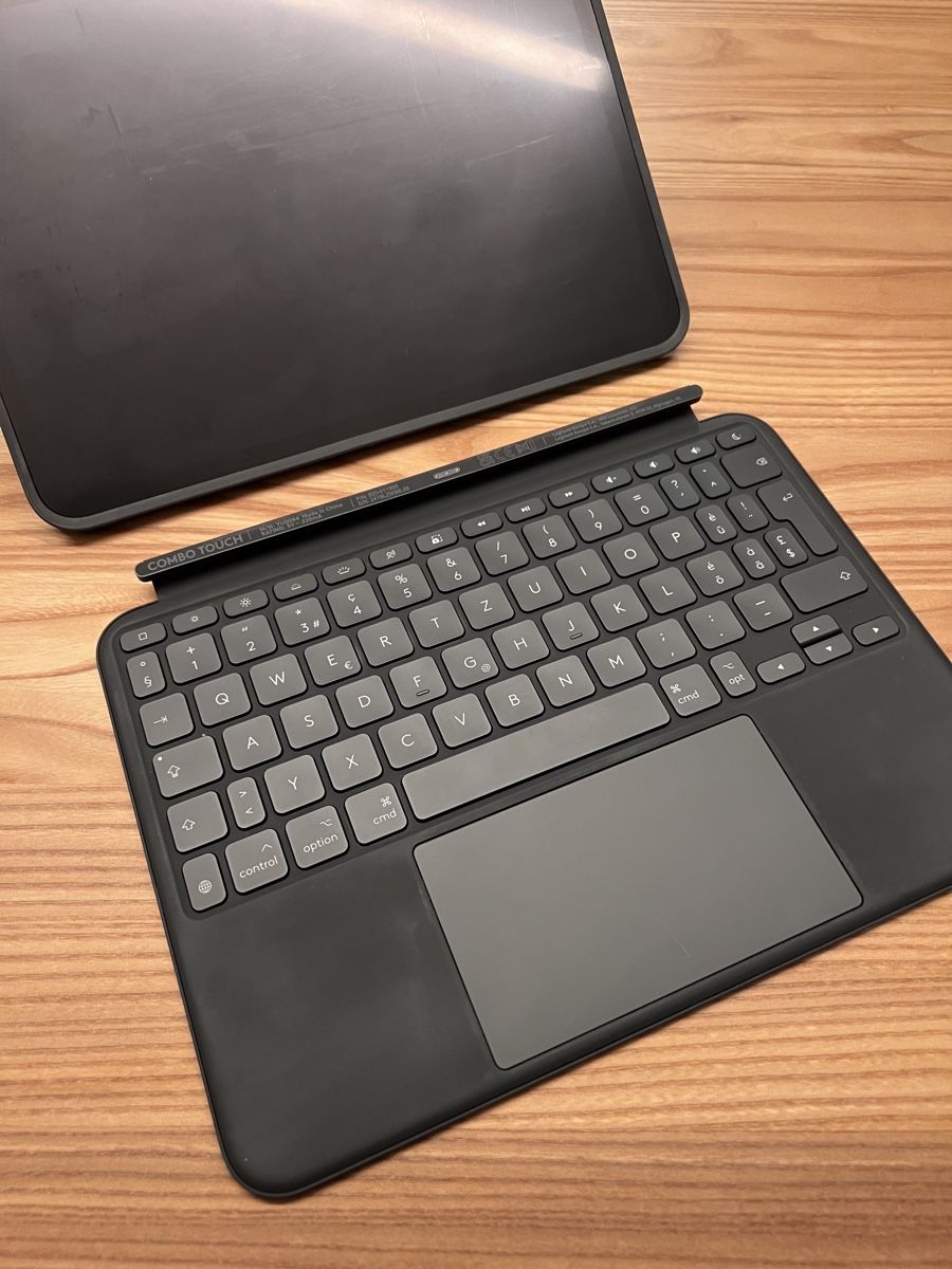 Logitech Combo Touch Case für das iPad Pro 11" (M4). (Gebraucht) in ...