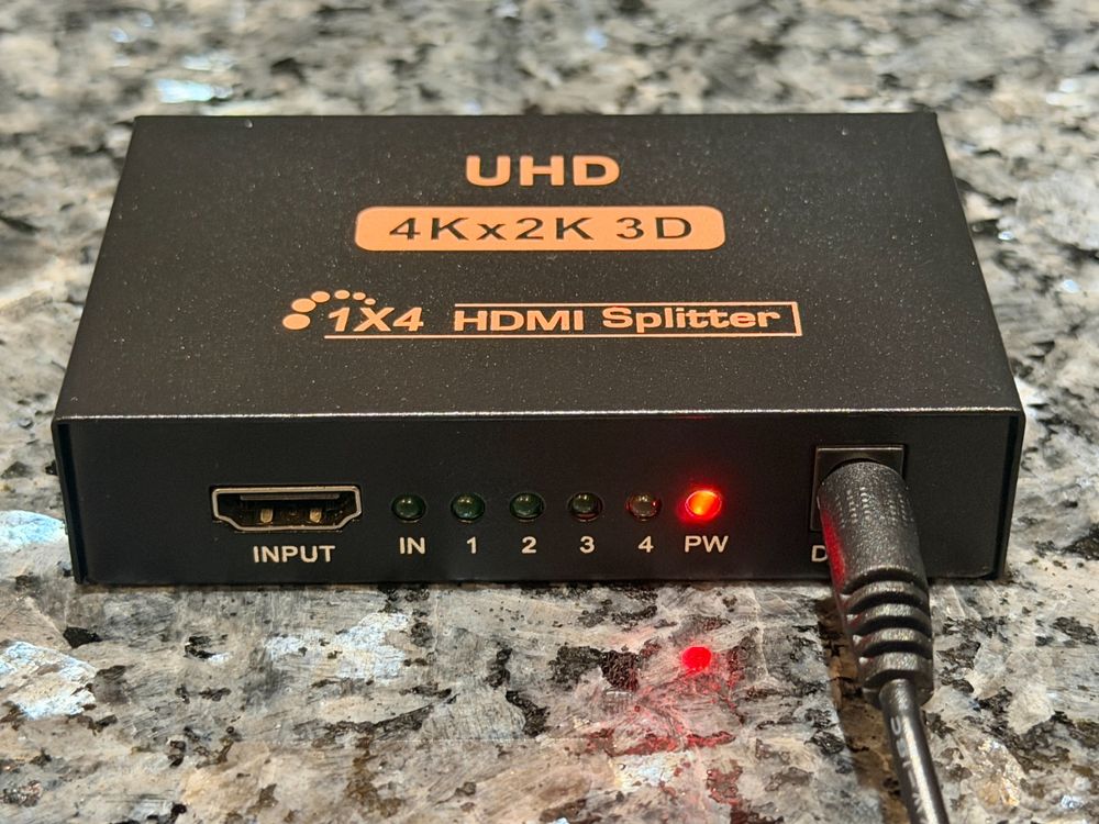 4-fach HDMI 4K Adapter Splitter (Gebraucht) in Jenaz für CHF 7 – mit ...