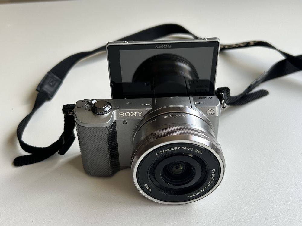 Sony Alpha 5000 camera, with 16-50 mm lens | Kaufen auf Ricardo