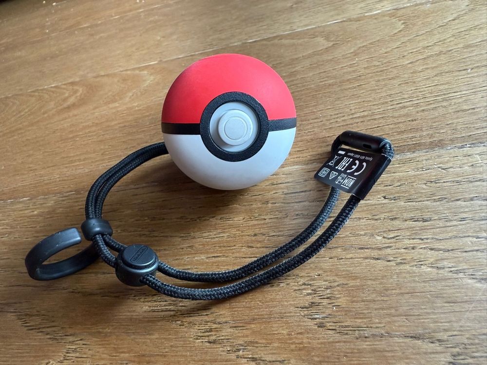 Pokeball-Controller / Nintendo Switch (Gebraucht) in Läufelfingen für ...