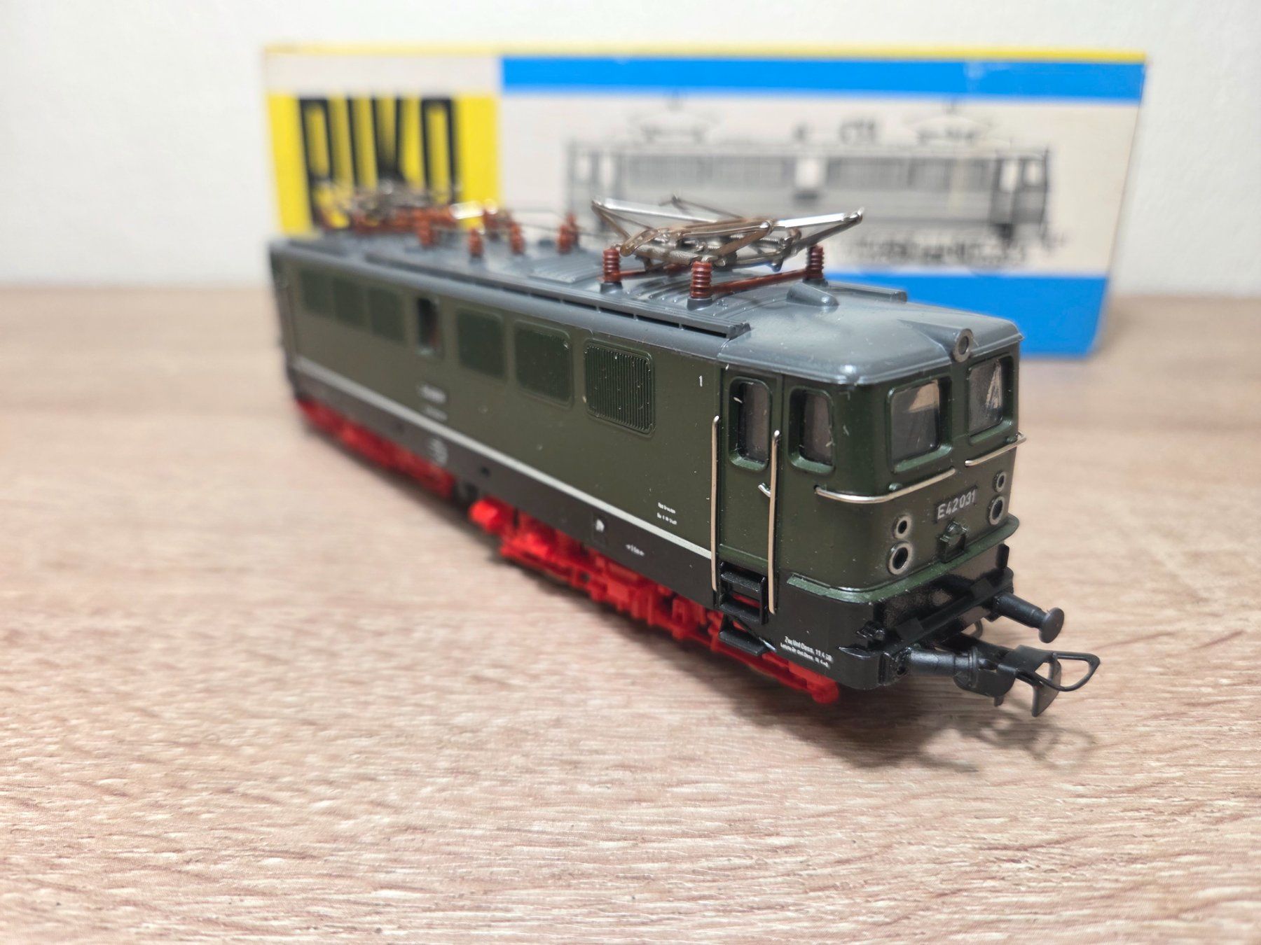 Piko 5/6313 E-Lok E42031 H0 (Défectueux) à St-Aubin-Sauges pour CHF 29 ...