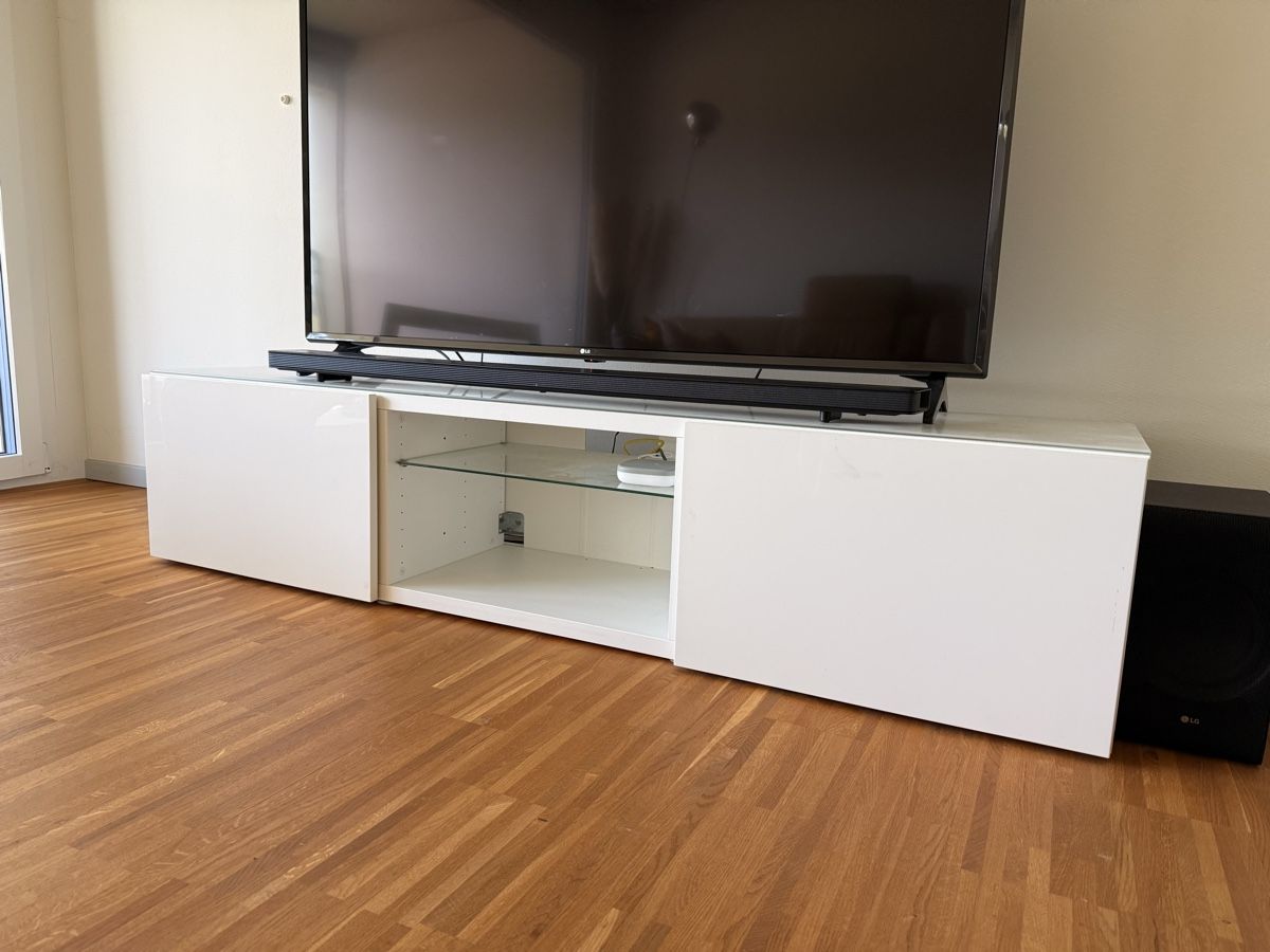 Imagedetailbesta Tv Bank Med Dorrar Ikea 2022 09 01770386