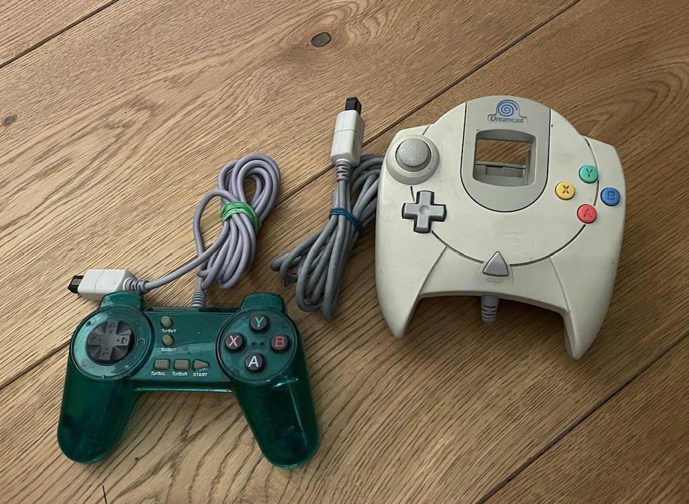2 Sega Dreamcast Controllers (Gebraucht) in Vevey für CHF 21 – mit ...