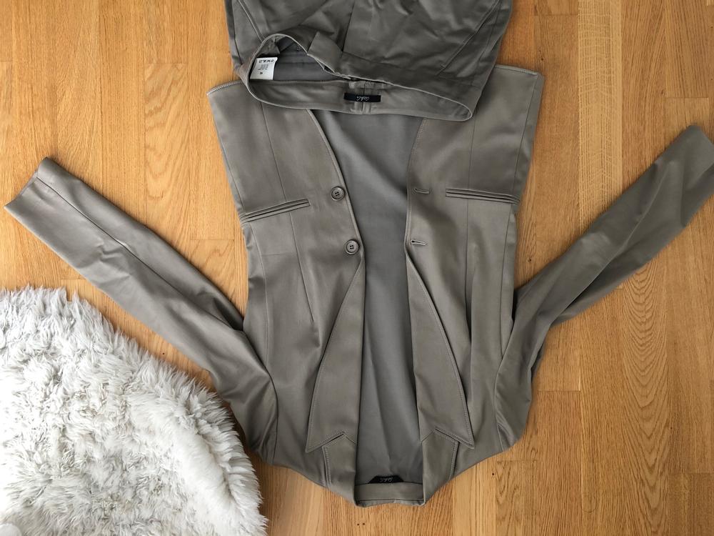 Carla G Blazer und Hose (Gebraucht) in Duebendorf für CHF 70 – mit ...