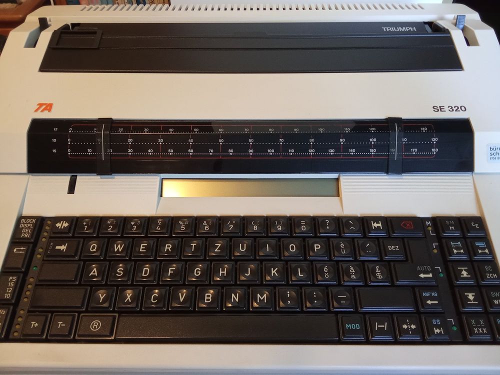 Schreibmaschine Triumph-Adler SE 320, mit Display + Speicher (Gebraucht ...