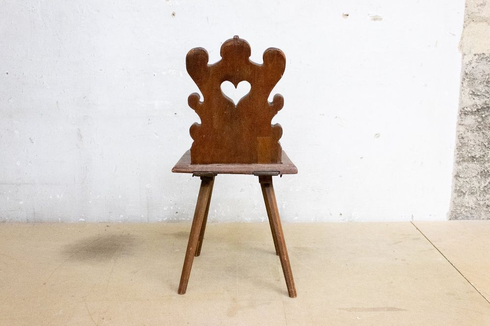 Antike Stabelle oder Bauernstuhl mit Herzsujet (Gebraucht) in Zürich für CHF 110 – nur Abholung ...