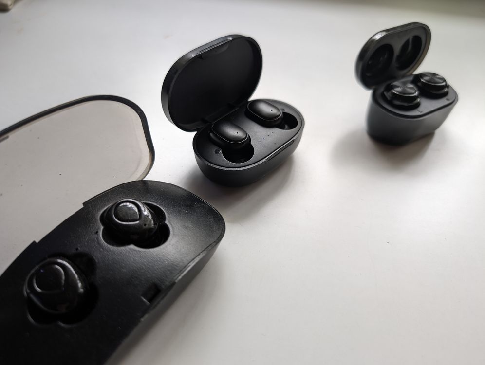 Various Ear Buds (Defekt) in Seltisberg für CHF 2 – mit Lieferung auf ...