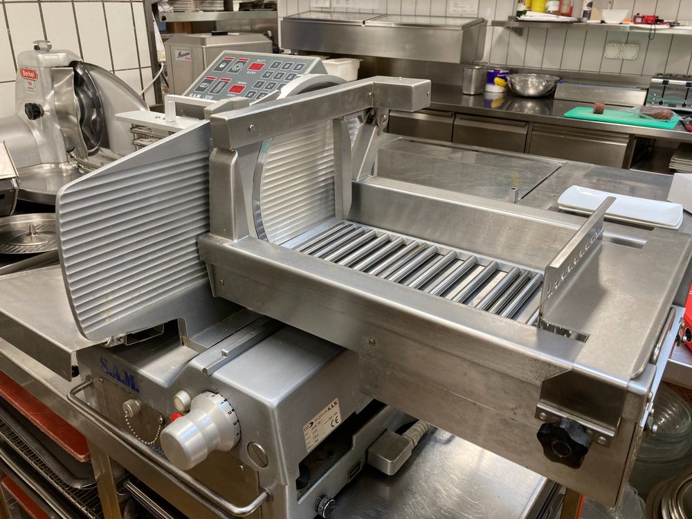 Aufschnittmaschine von S.A.M mit Ablegeautomat (Gebraucht) in ...