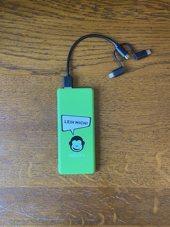 Portable Power Bank with Integrated Cables | Kaufen auf Ricardo