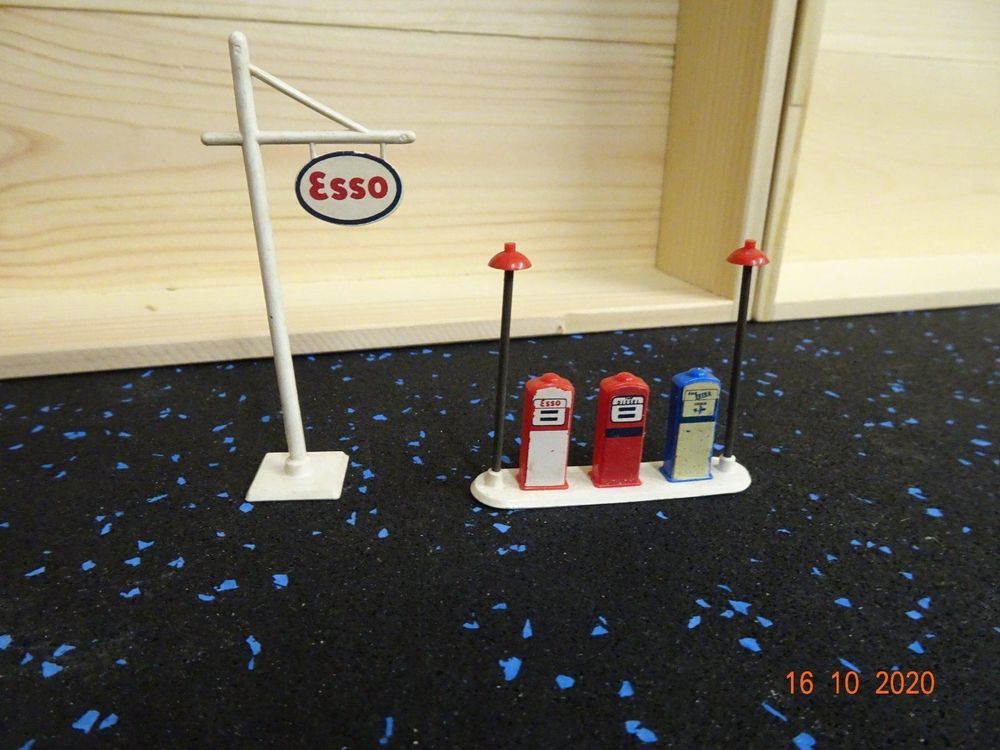 ESSO Tankstelle 1958 - LEGO !! (Gebraucht) in Saland für CHF 16 – mit ...