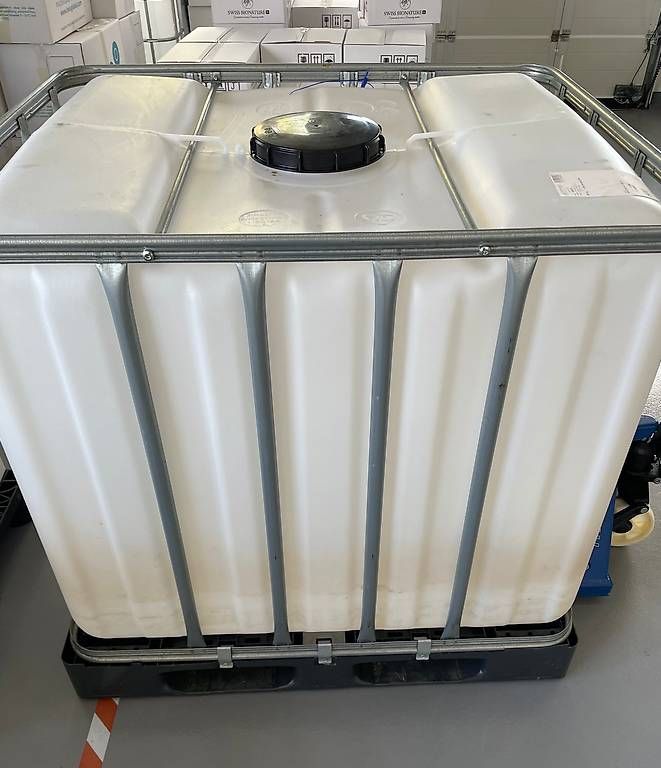 Cuve plastique IBC 1000L et 300 L non rincée (D'occasion) à Courgenay ...