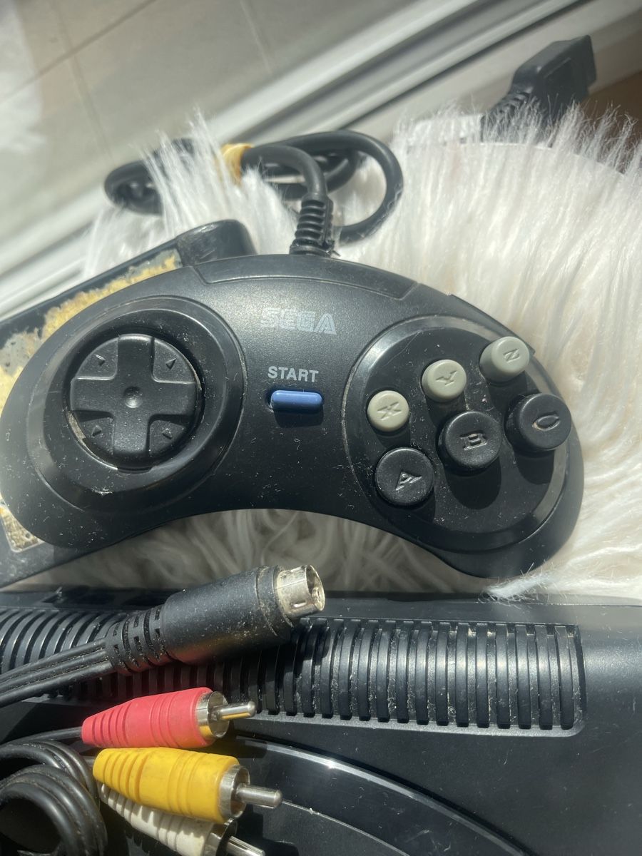 Sega mega drive 2 avec deux jeux inclus sonic (Gebraucht) in Genève für ...
