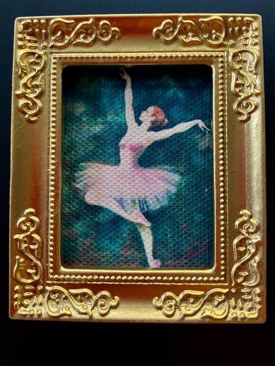 Bild (Ballett) für Puppenstuben. Rahmen Kunststoff. NP 7.00. (Neu und originalverpackt) in ...