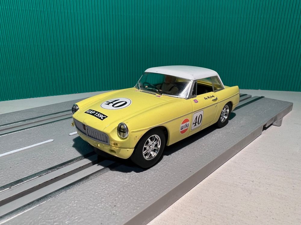 MG B – Gelb/Weiss «Scalextric» – Carrera DIGITAL 132 Umbau (Gebraucht ...