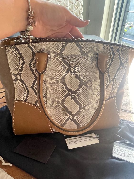 Prada python 🐍 Tasche wie neu Np.4150 (Neu und originalverpackt) in ...