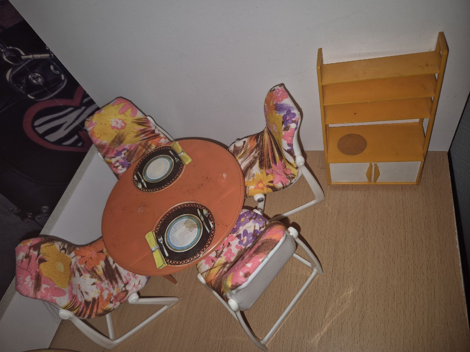 Barbie Original Mattel Esszimmer, Tisch,4 Stühle und Gestell (Gebraucht ...