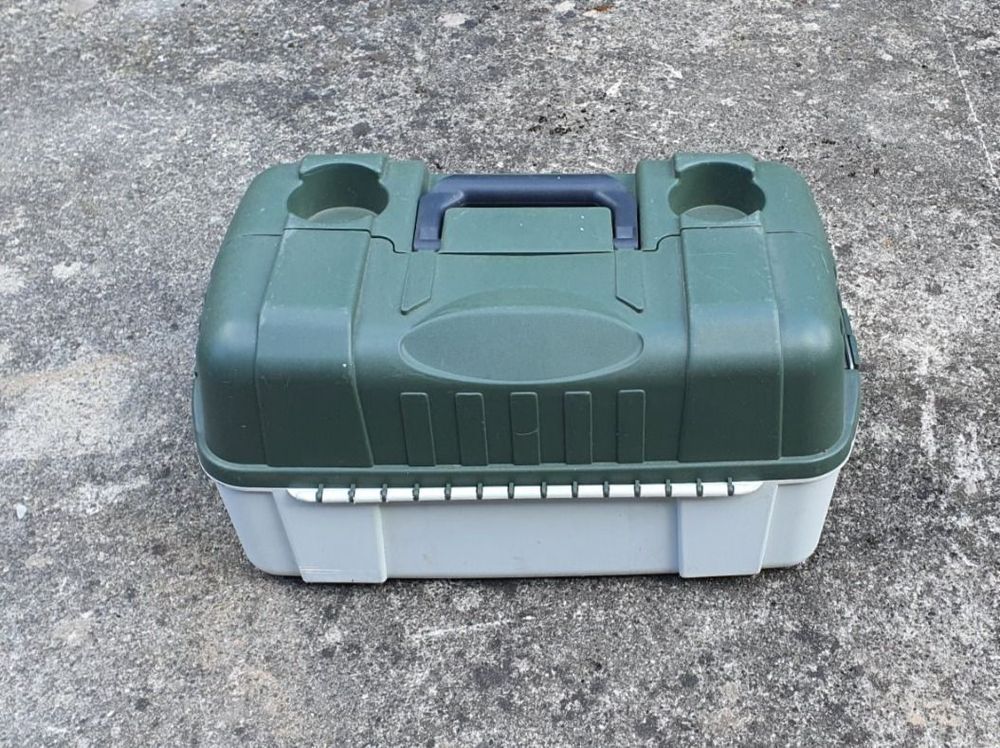 Köderbox Fischerbox Angelbox zum Fischen (Gebraucht) in für CHF 4 – mit ...