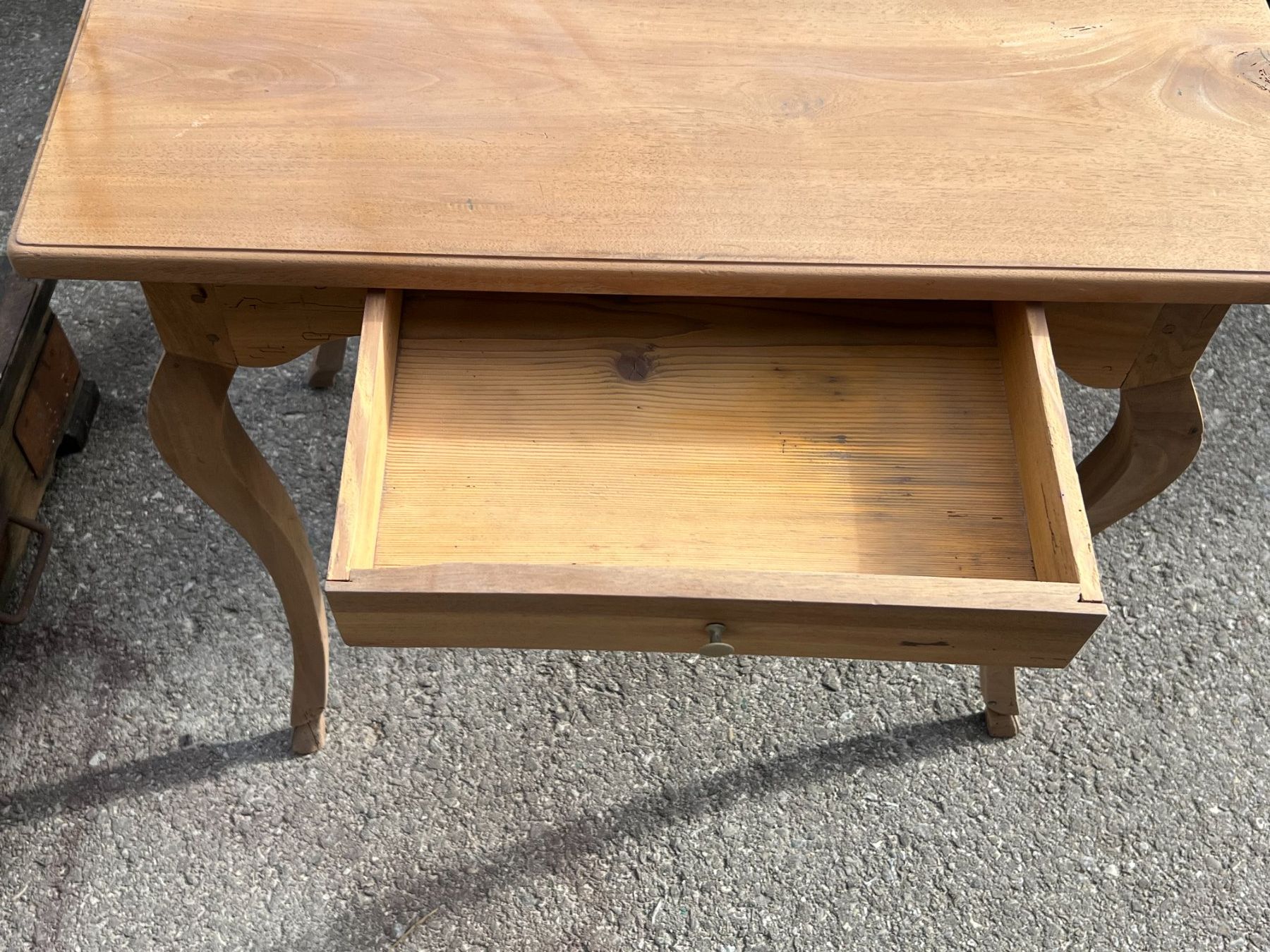 ART 985-D Table d'appoint sablé (D'occasion) à Pont-La-Ville pour CHF ...