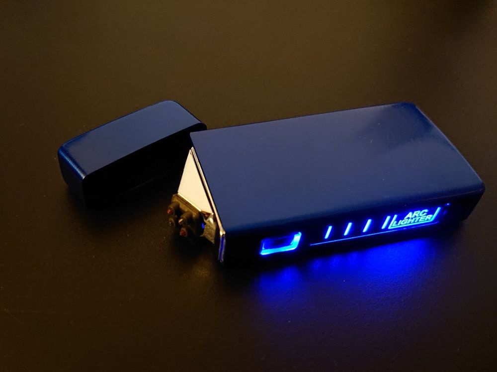 NEU - USB Elektro Feuerzeug - Arc Feuer - Ladestatus - Blau | Kaufen auf Ricardo