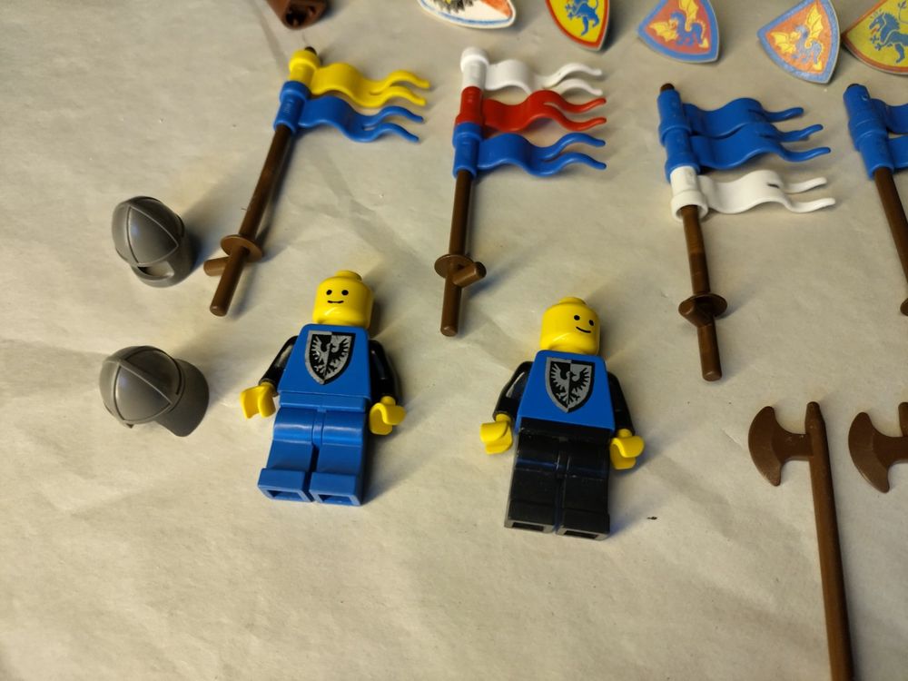 Viele Lego Ritter Falcon Schilder Helebarde Speer Schwerter | Acheter ...