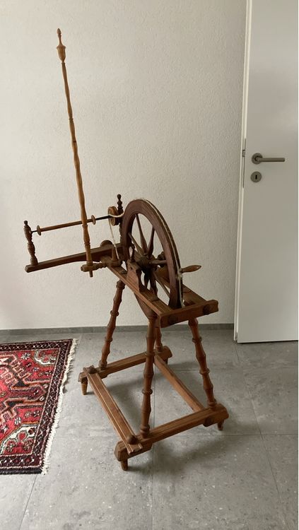 Antikes Spinnrad aus Holz - Dekoration oder Funktion (Gebraucht) in ...