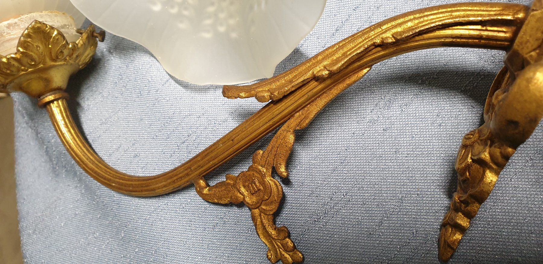 2 appliques anciennes (D'occasion) à charmoille pour CHF 20 – avec ...