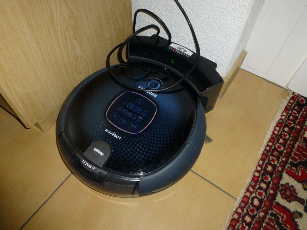 Samsung Navibot Model SR8855, Läuft (Defekt) in Flamatt für CHF 21 ...