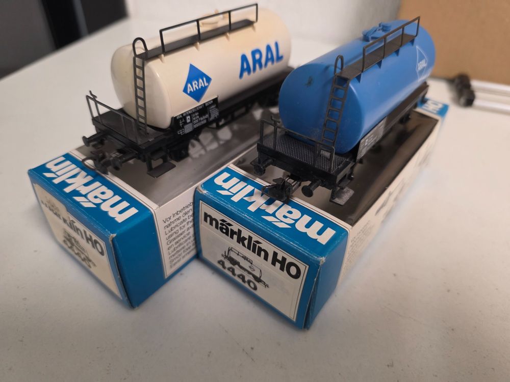 Märklin 2 wagons ARAL dès 1.-fr (D'occasion) à bassecourt pour CHF 7 ...