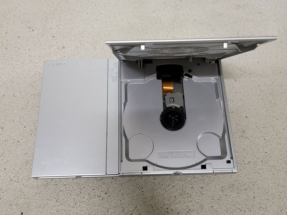 PS2 Konsole + 1 Controller 6F | Kaufen auf Ricardo