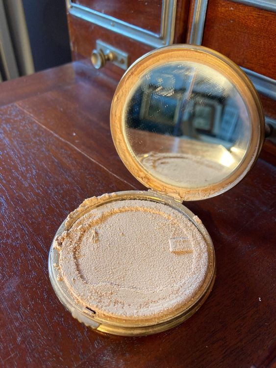 Poudrier ancien Pulverkompakt antik (Gebraucht) in St-Cierges für CHF 24 – mit Lieferung auf ...